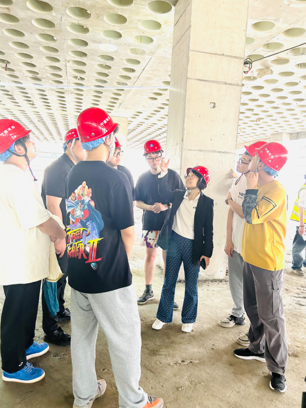 土木工程学院一行赴中建二局集成电路晶圆级先进封测生产线项目部调研交流